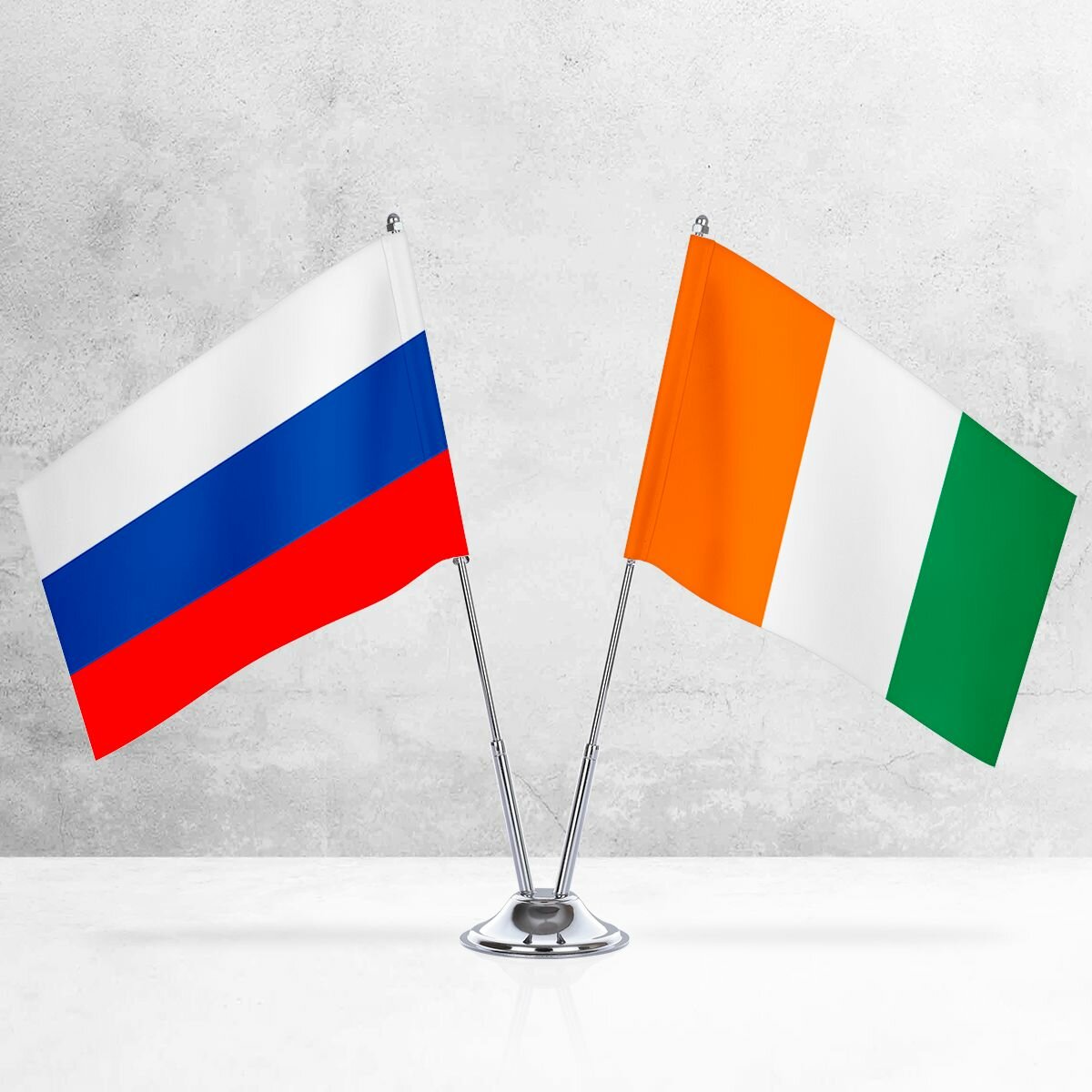 Настольные флаги России и Кот-д Ивуара на металлической подставке под серебро