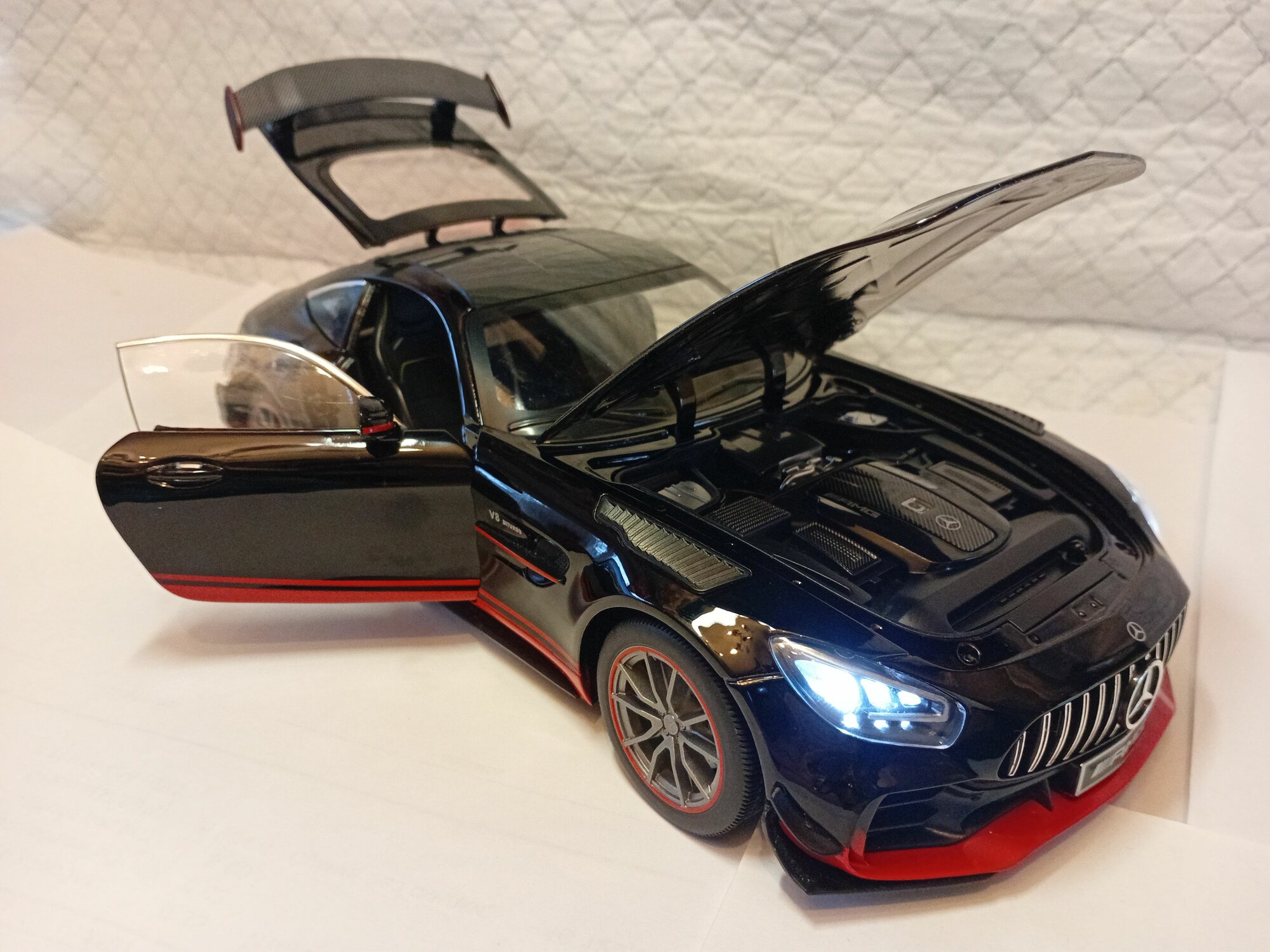 1:18 Коллекционная Модель спортивного автомобиля Mercedes-Benz GT AMG (27 см ) свет/звук .