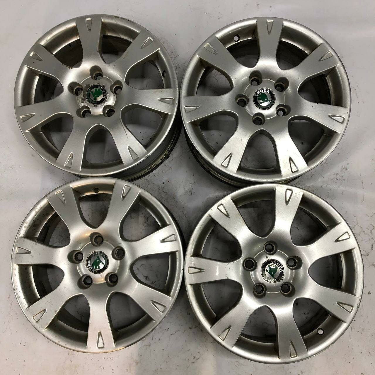 Колесные диски Skoda 16x6.5 PCD 5x112 D57.1 ET50 (оригинал)