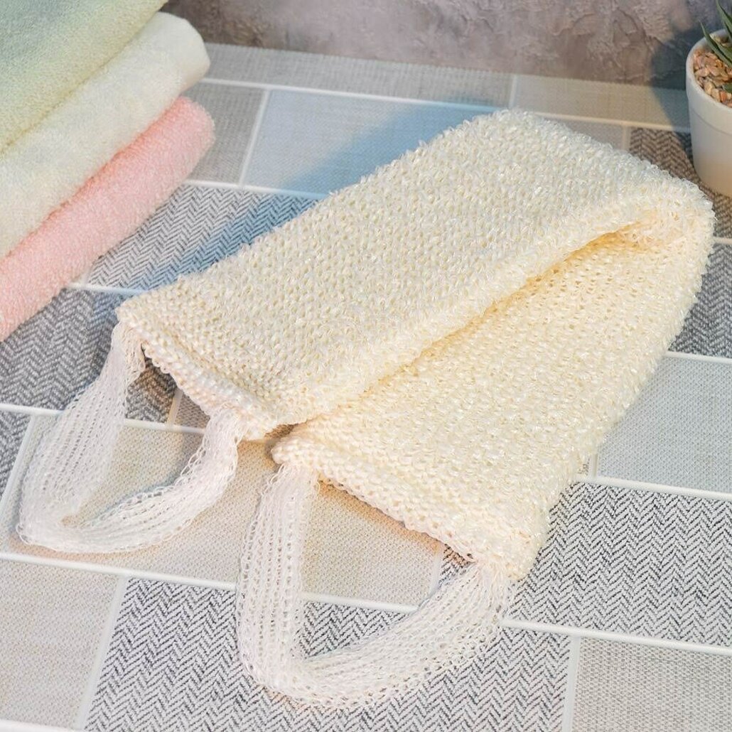 Мочалка для тела 43х10см, светло-бежевый цвет, удобные ручки для комфортного мытья