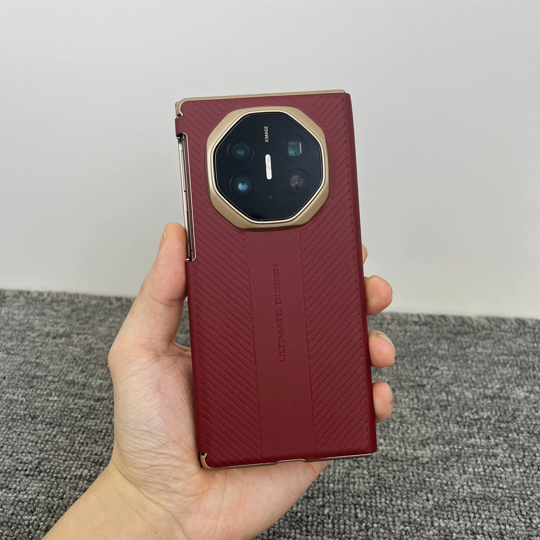 Прочный чехол для Huawei Mate XT с умным окном, текстурированная кожа, цвет рубиново-красный для складного телефона