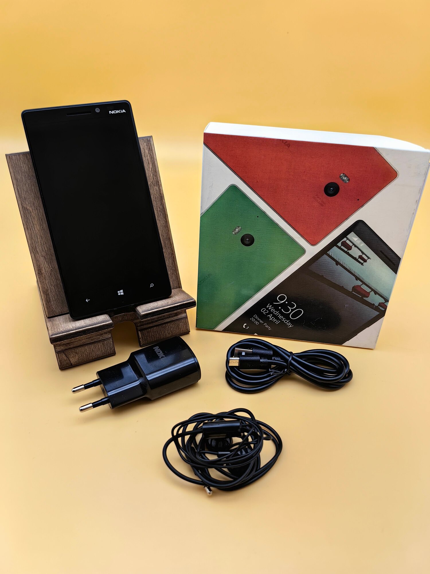 Раритетный смартфон Nokia Lumia 930 оранжевый 71х137х9.8 мм, пластик