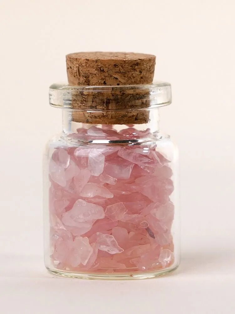 Оберег с натуральным камнем розовый кварц в бутылочке