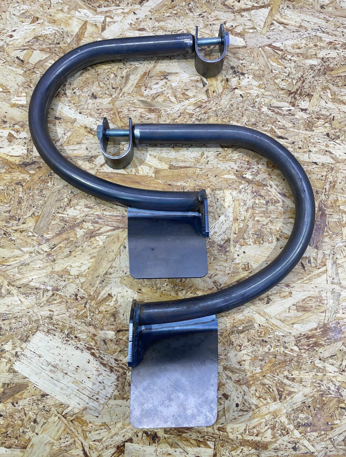 Передние дуги безопасности урал турист левая/правая. С хомутом (под покраску)