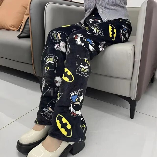 Новые очаровательные осенние пижамные штаны Hello Kitty Batman в стиле Y2K, теплые повседневные фланелевые штаны для женщин в стиле хип-хоп, плюшевая стильная одежда.