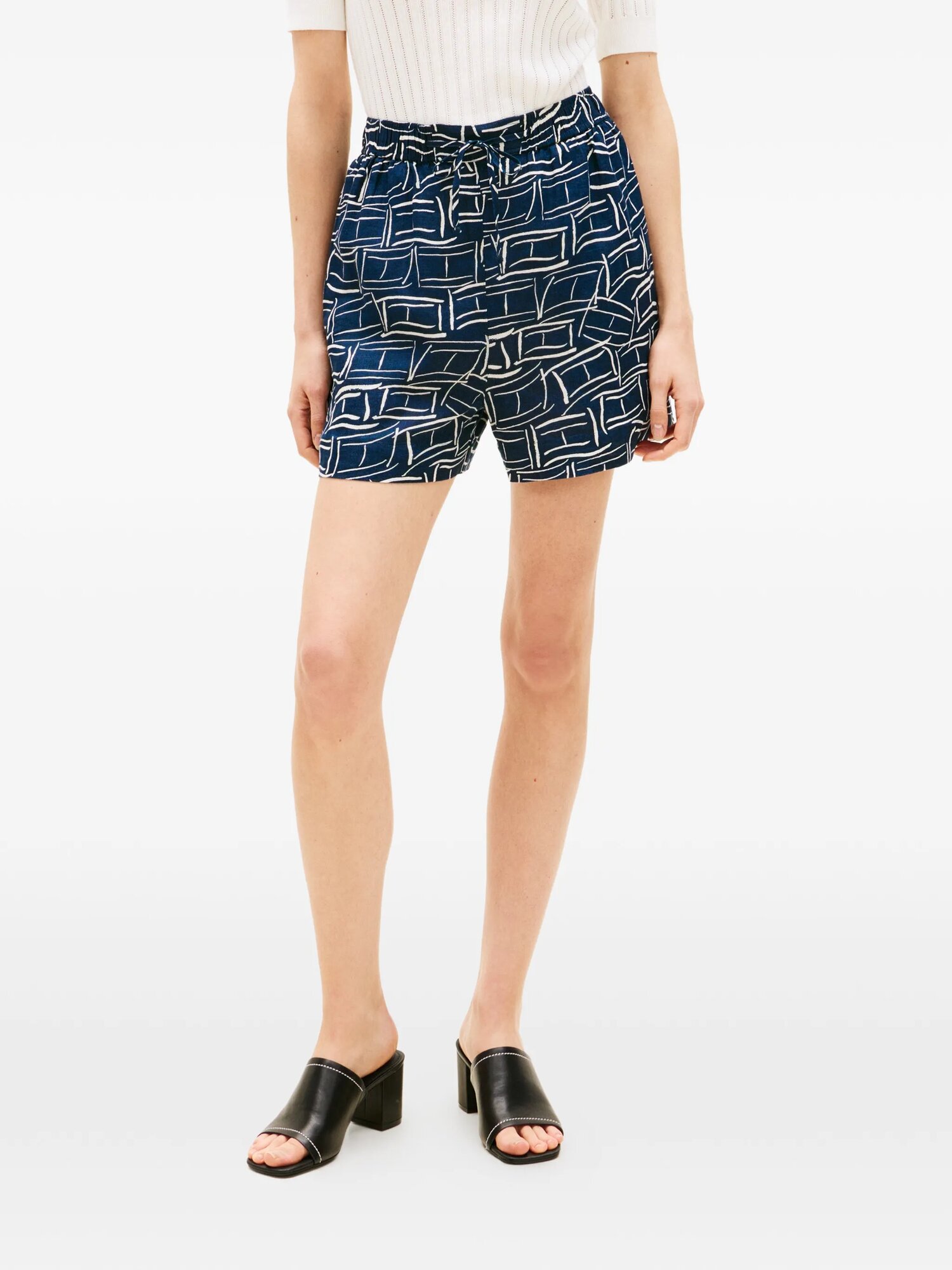 Шорты TOMMY HILFIGER Flag feathers print drawstring shorts, размер 44 EU — фото 1
