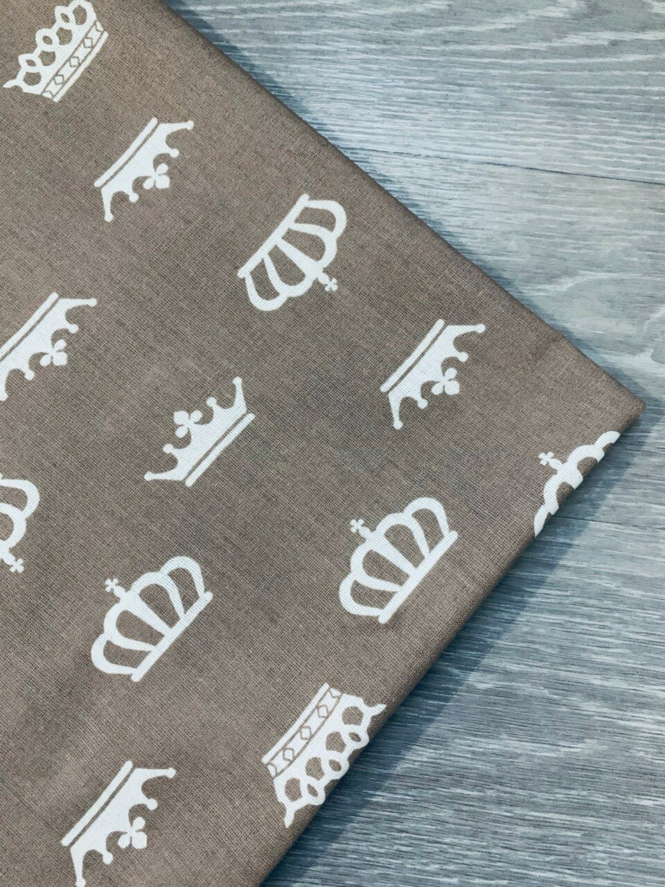 Ткань для шитья и рукоделия, Бязь 100% хлопок, 1,5x0.5м. Короны на кофе