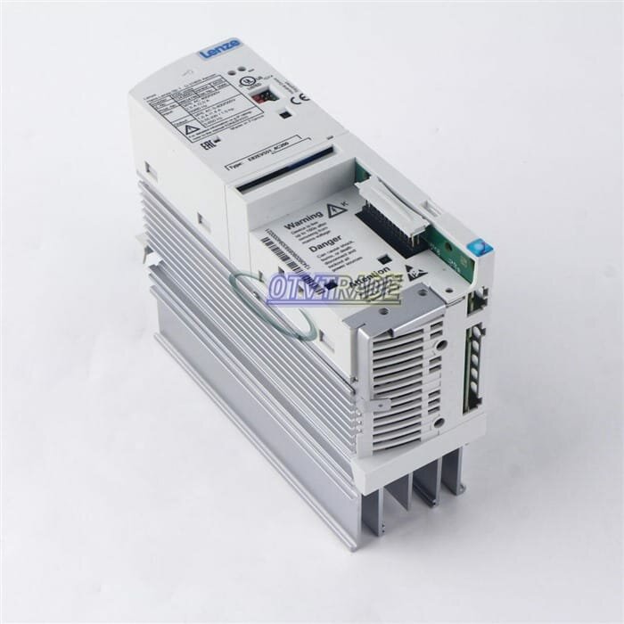 Модуль Lenze E82EV551K4C200 Frequency Converter E82EV551_4C200 — фото 1