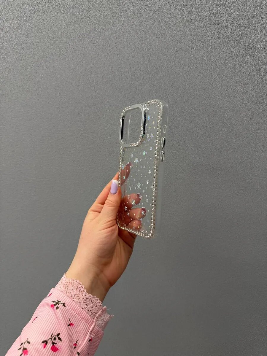Чехол на Iphone 15 Pro , прозрачный , рисунком звезд и добавлением бриллиантов . — фото 1