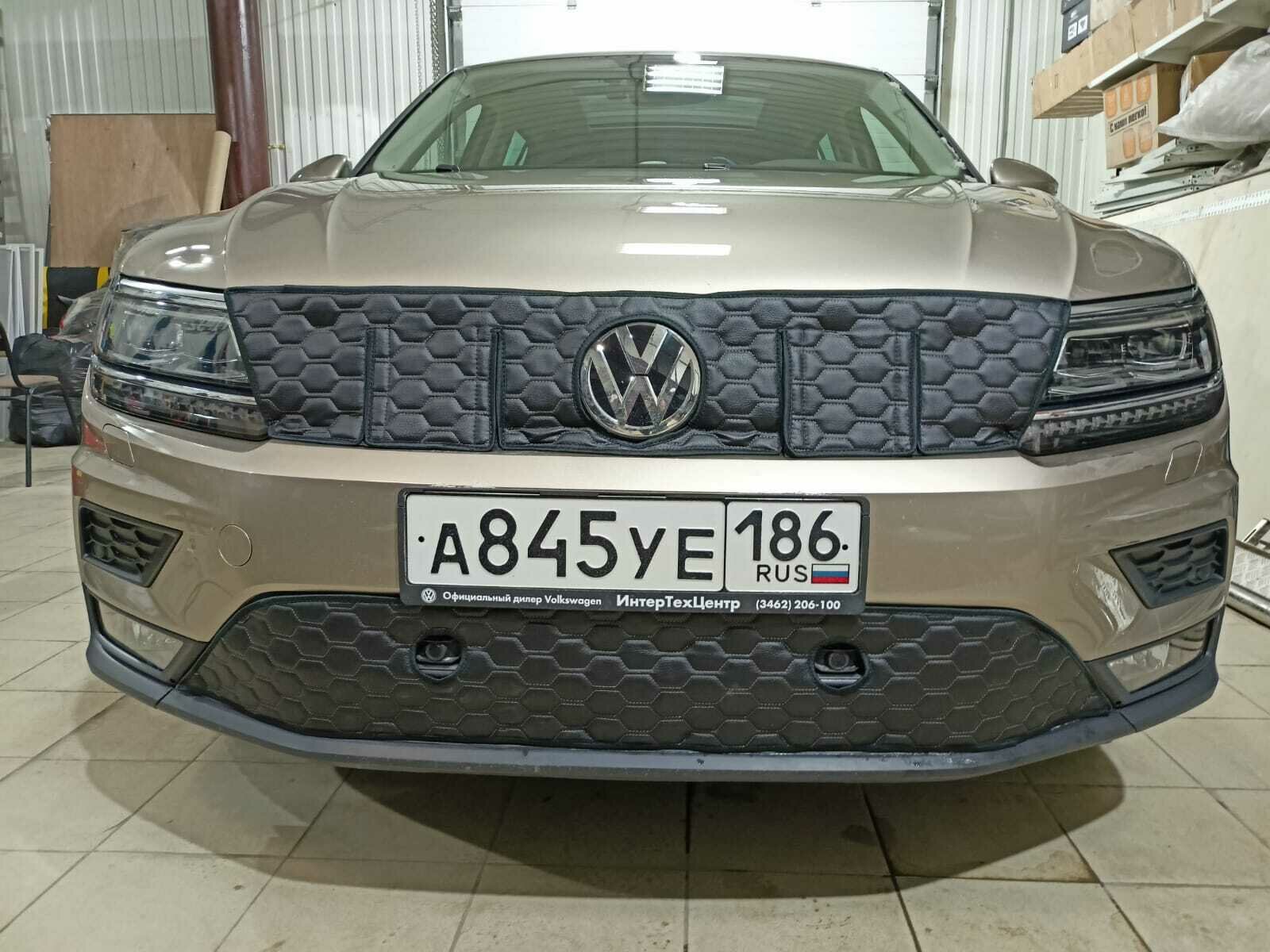 Утеплитель радиатора Экономия топлива Volkswagen Tiguan Фольксваген Тигуан (2016-2020) парктроники кармашки