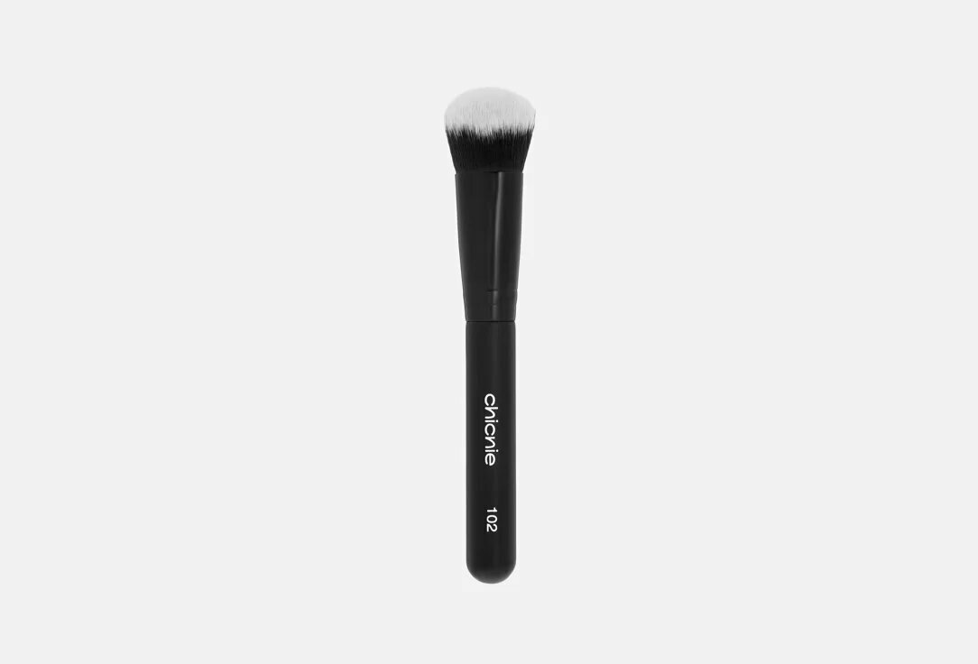 Chicnie Foundation brush 102 Скошенная кисть для тонального крема и кремовой коррекции 1 шт