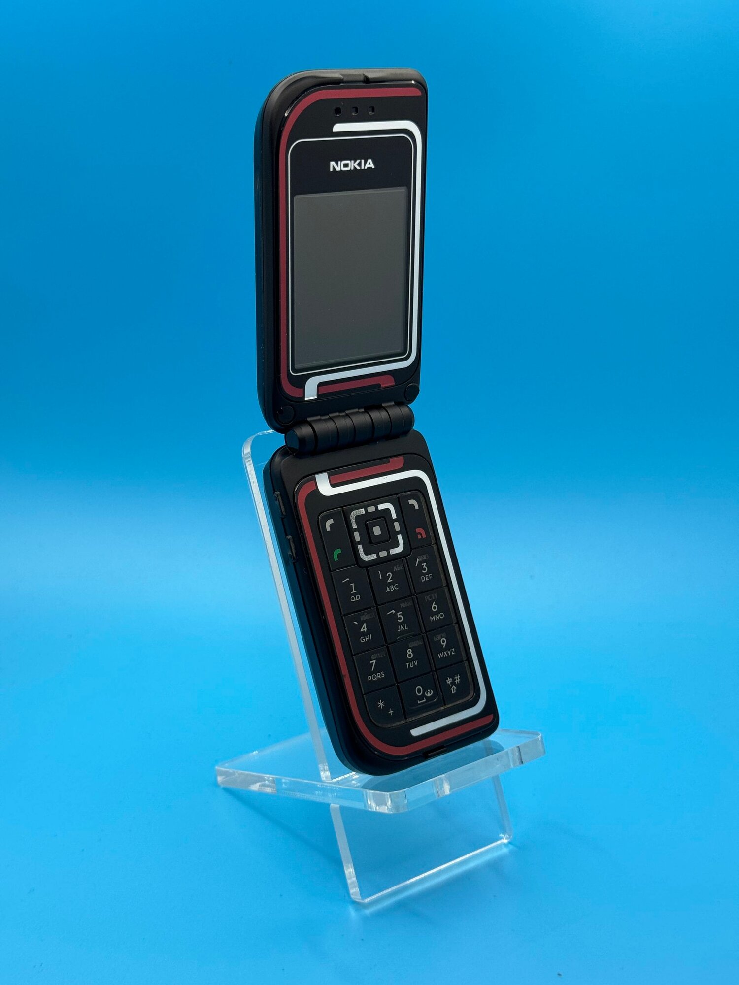 Мобильный телефон Nokia 7270 — фото 1