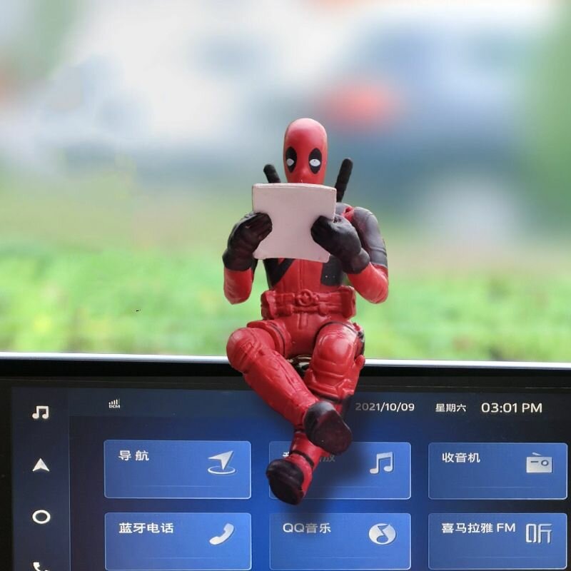 Фигурка на панель авто "ДэдПул", читать