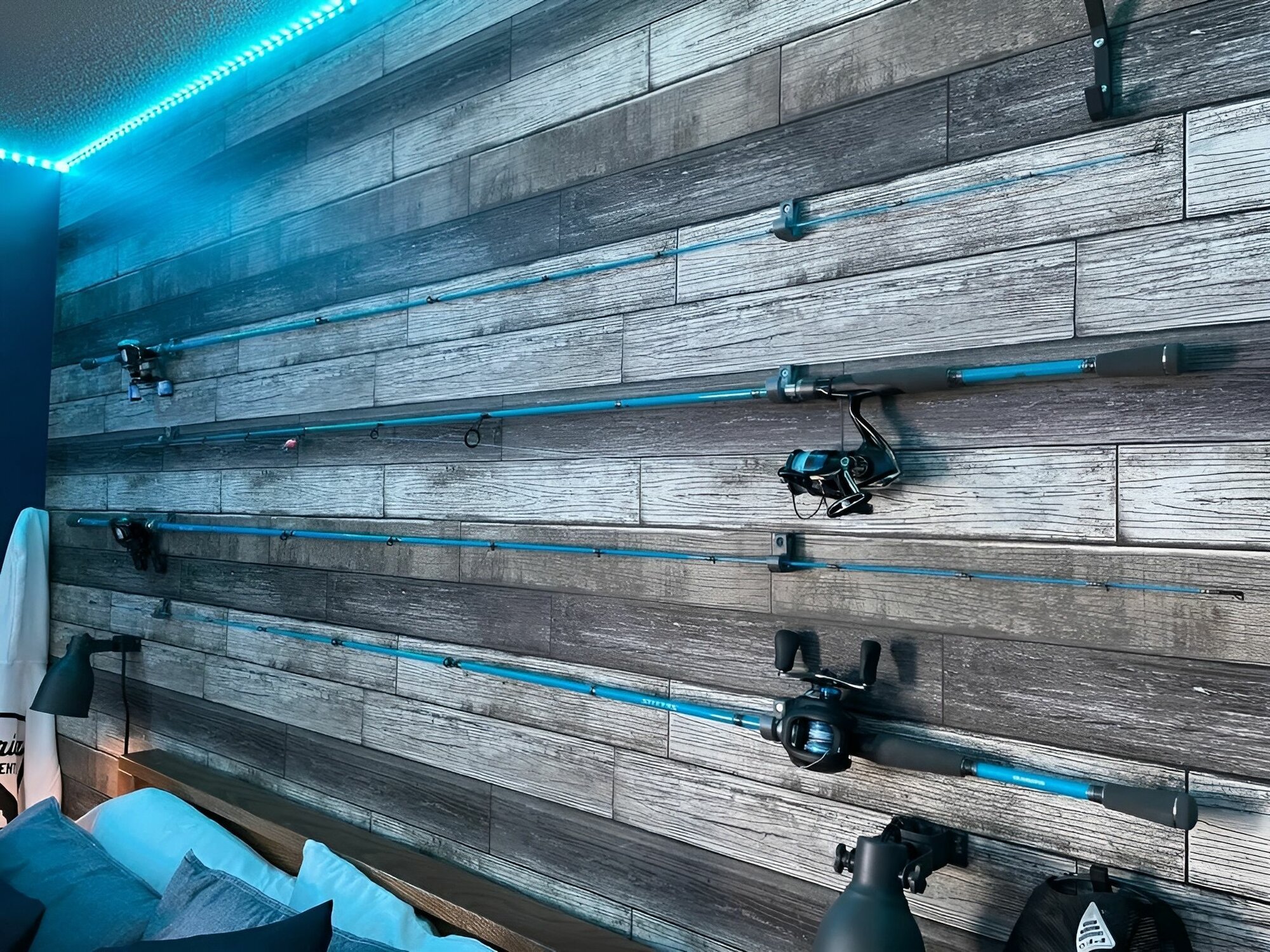 Крючки держатели для удочки на стену