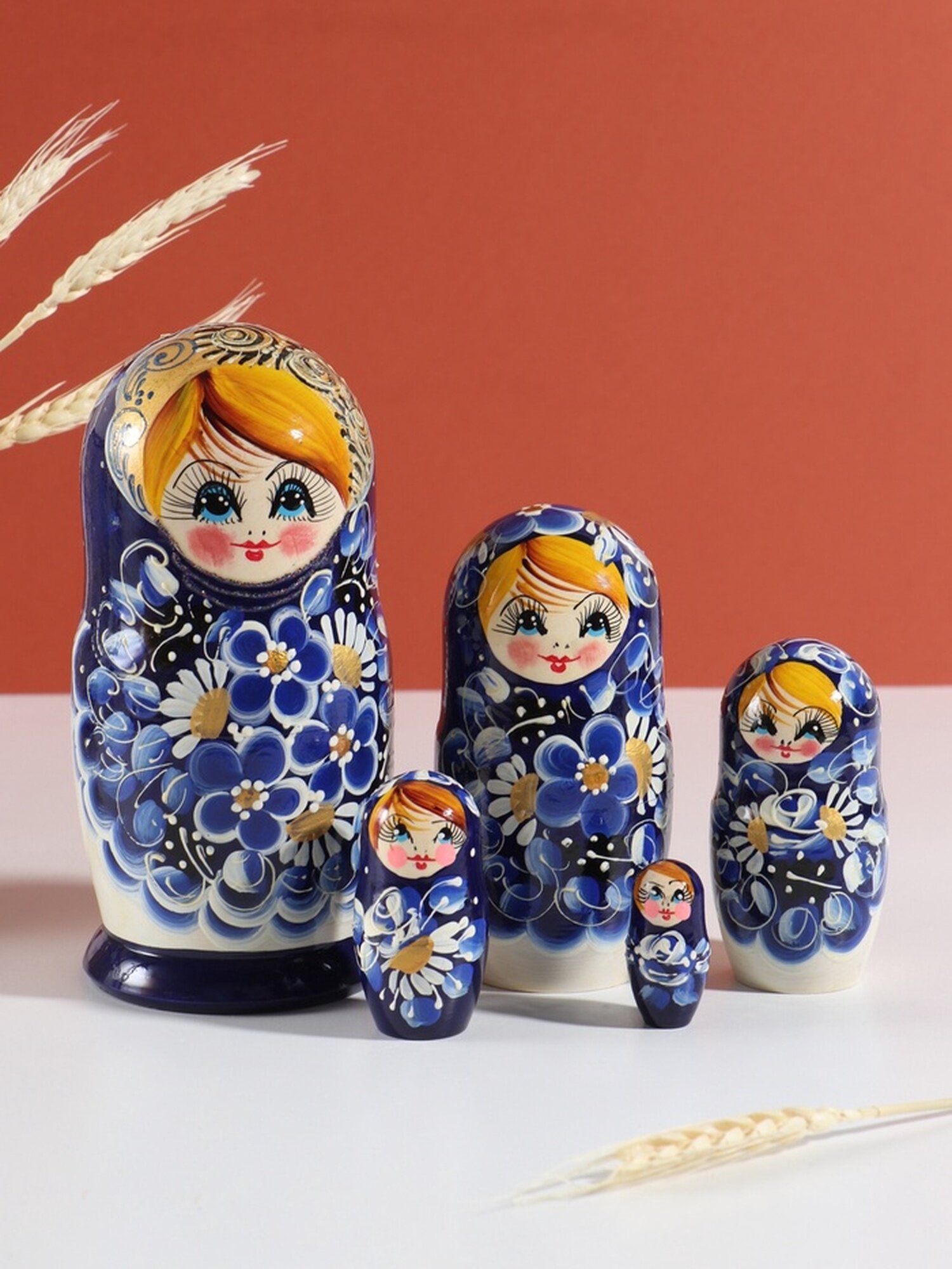 Матрёшка Сима-ленд "Марина", 5 кукол, гжель, деревянная, 19 см