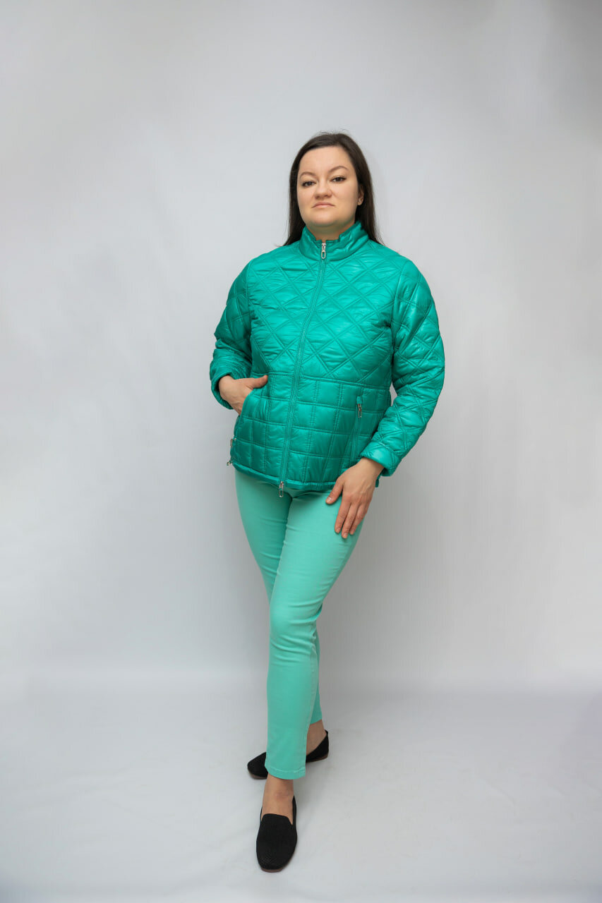 Куртка изумрудного цвета сезон весна-осень