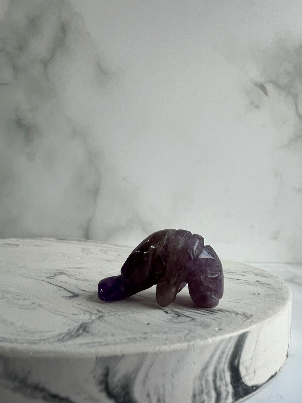 Фигурка-сувенир "Ламантин" из натурального камня Аметист, 28*18мм