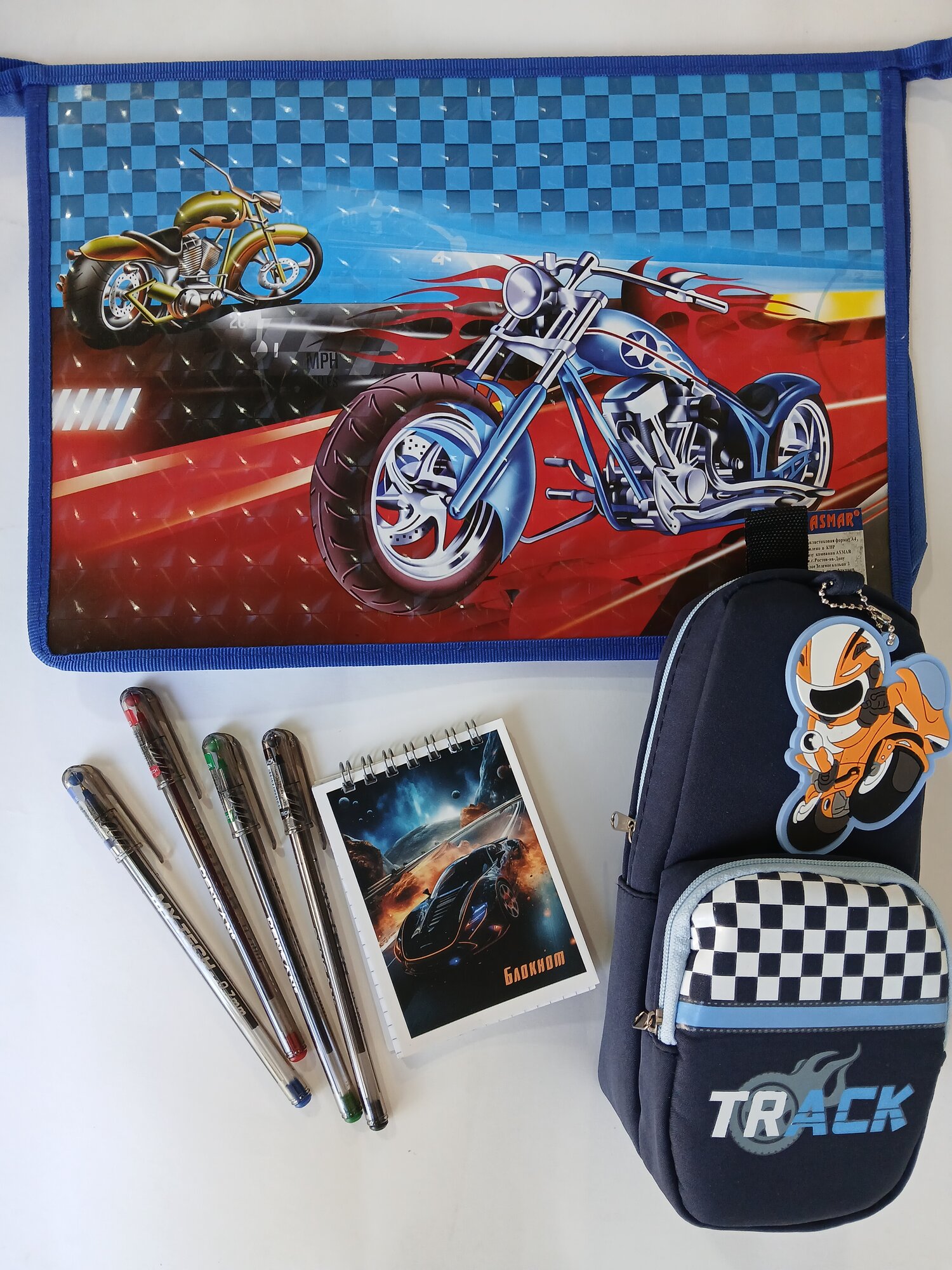 Канцелярский набор "Школьный 1", для мальчиков. Пенал, Папка для труда А4, Блокнот А7, Ручки цветные 4 шт.