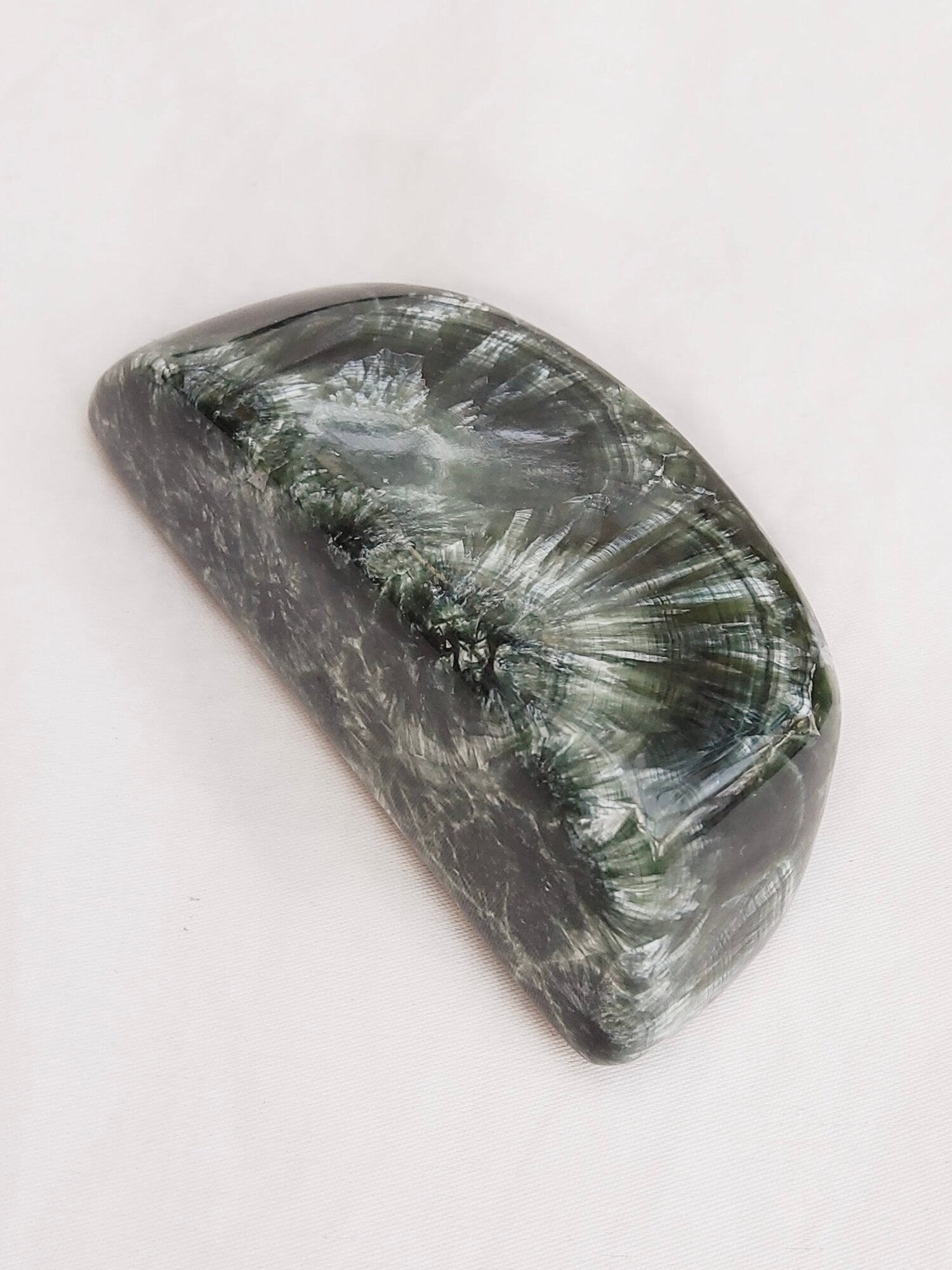 Клинохлор натуральный камень талисман 111 гр