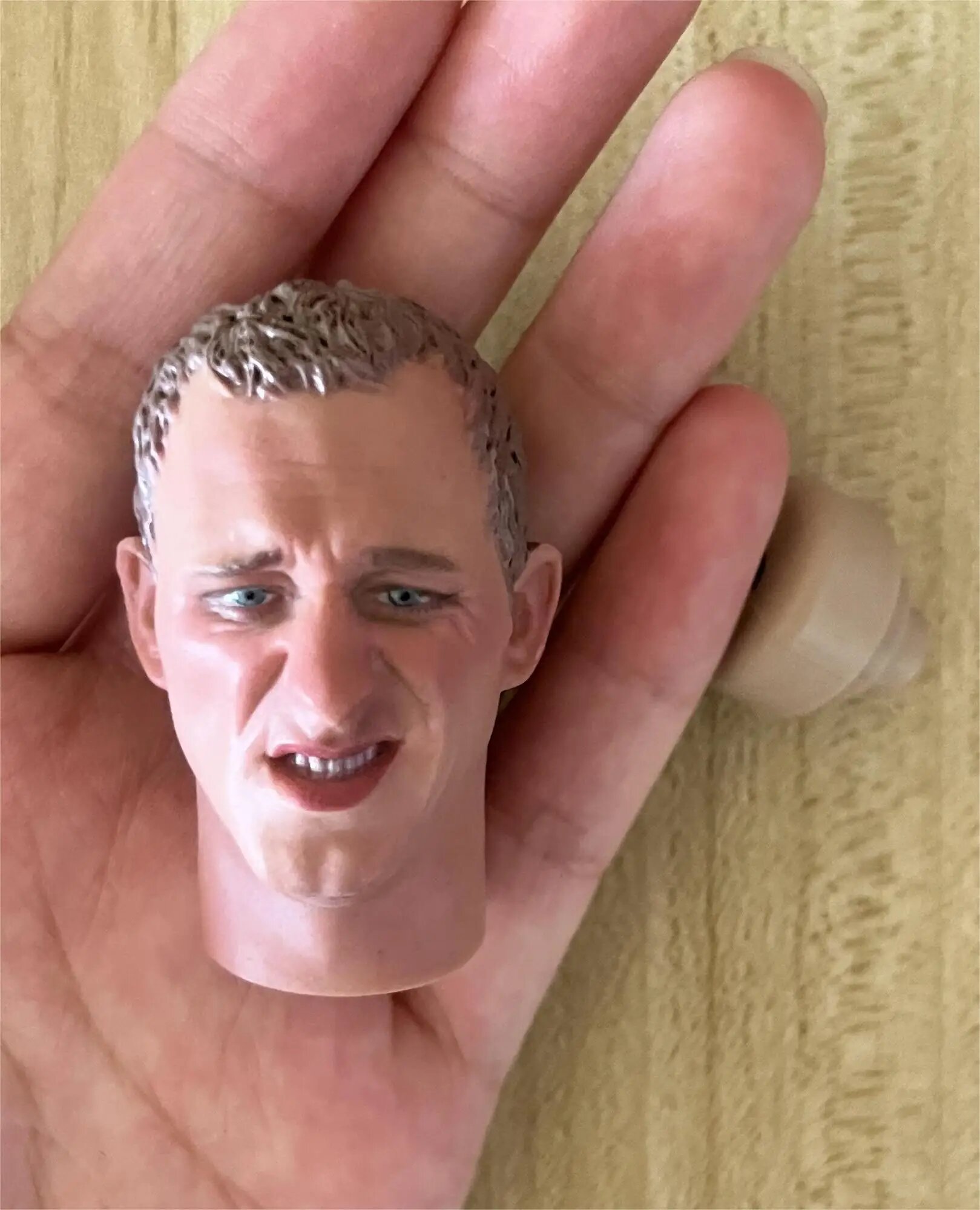 В наличии 1/6 голова улыбки, скульптура головы солдата из ПВХ, модель с резьбой, подходит для 12-дюймовой экшн-фигурки, аксессуары для кукол D