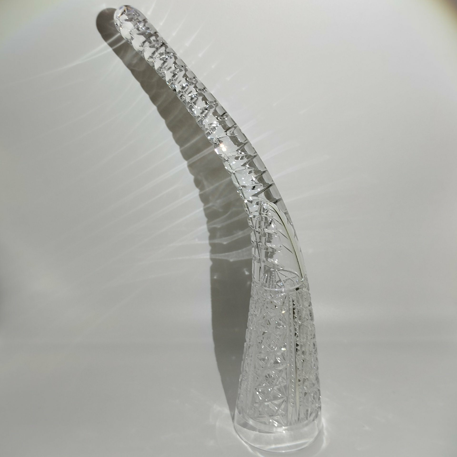 Кубок для вина ("Рог изобилия"), украшенный рельефным декором, хрусталь, СССР