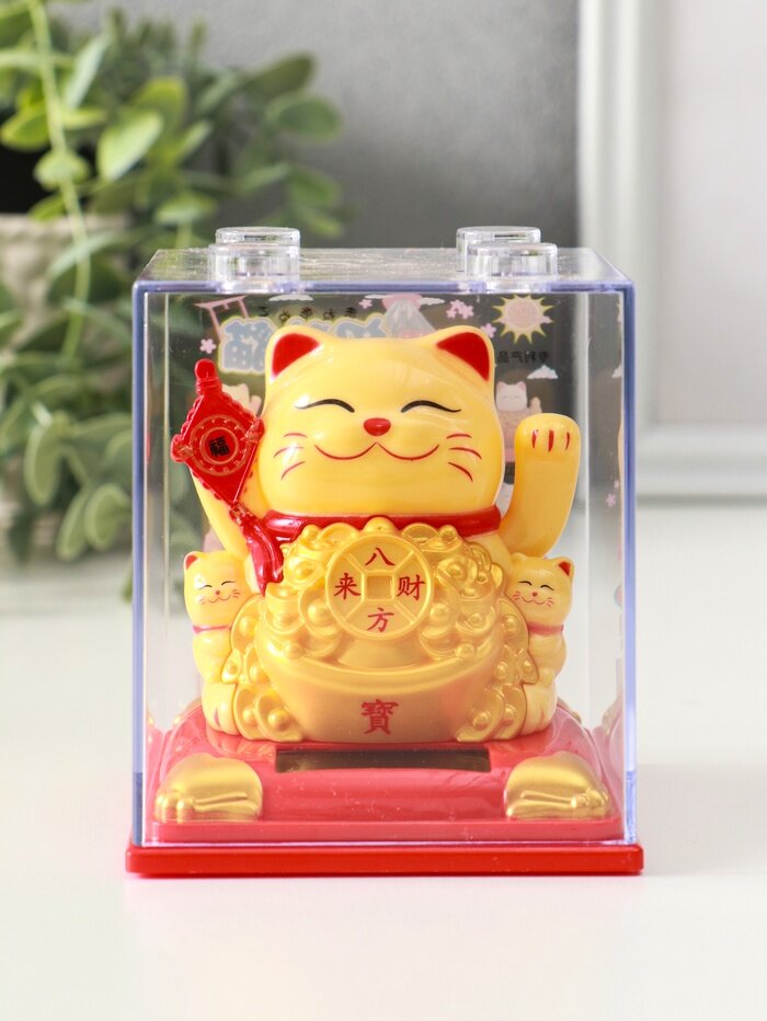 Маятник настольный антистресс «Жёлтый Манэки-нэко с котятами и золотом», 8×8×8.2 см