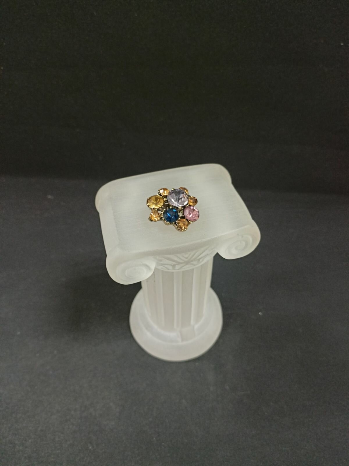 Советская винтажная брошь, со вставками под камень.