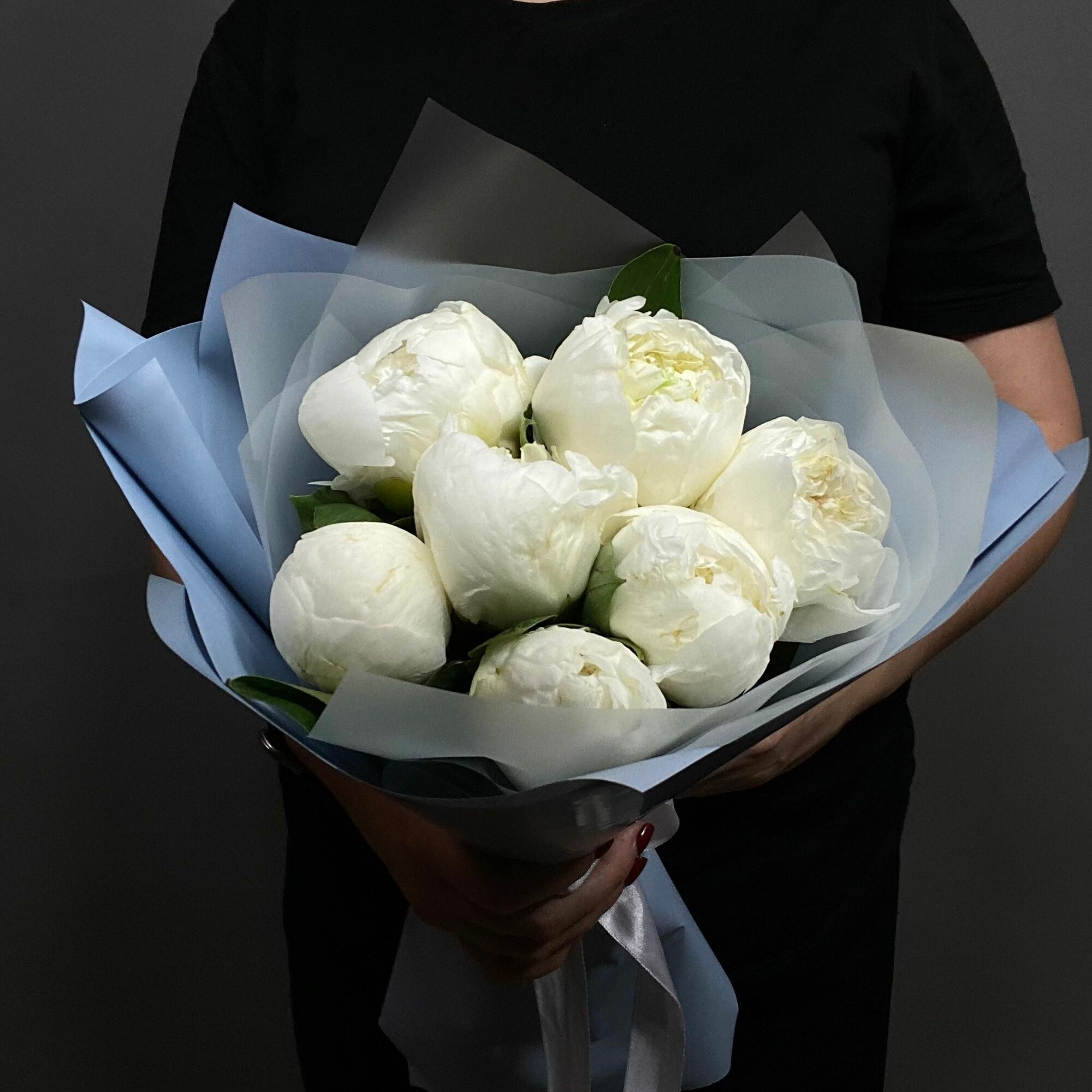 Белые пионы