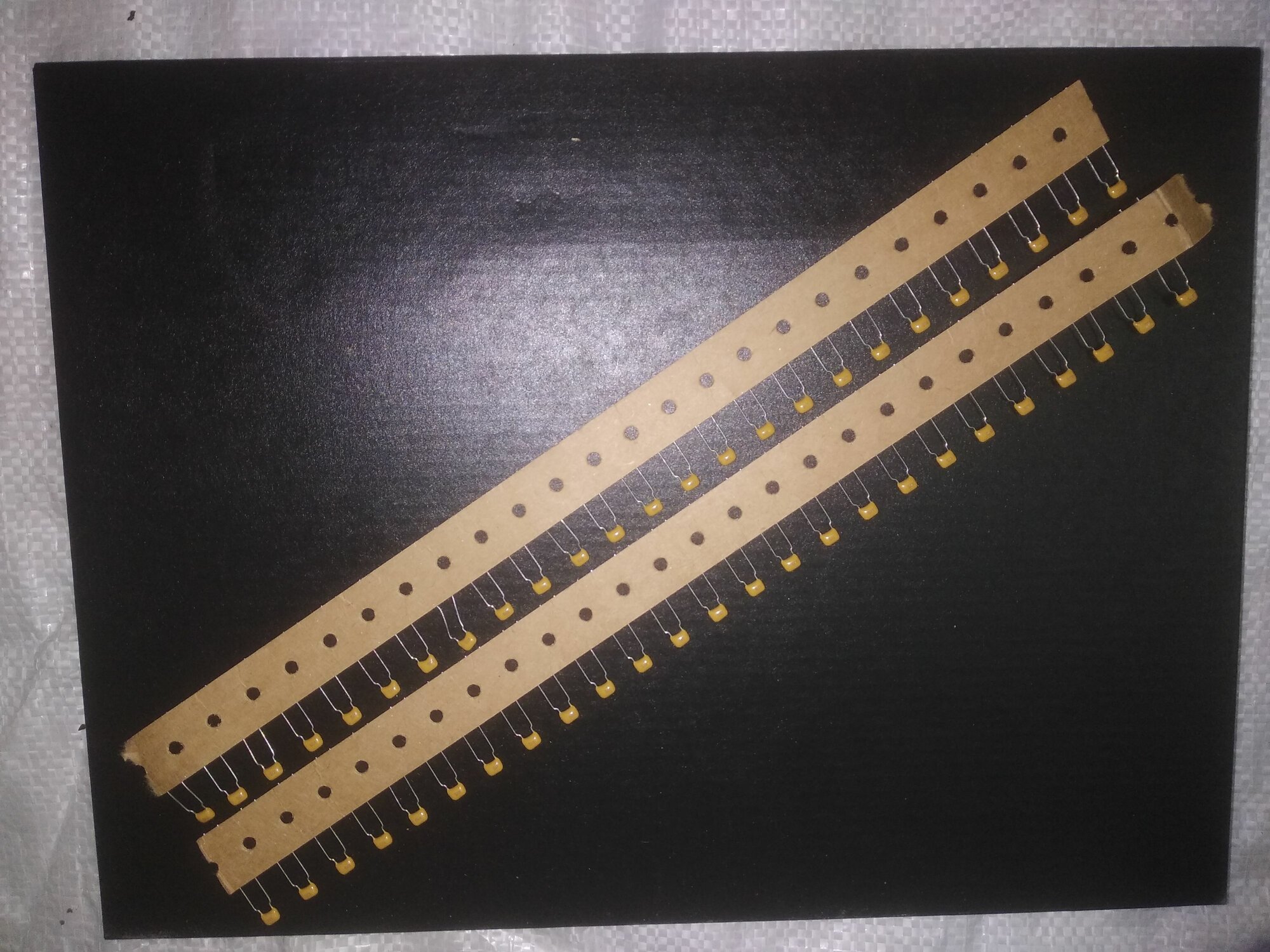 Конденсатор многослойный керамический (105) 1 мкф 50В (комплект из 50 шт)