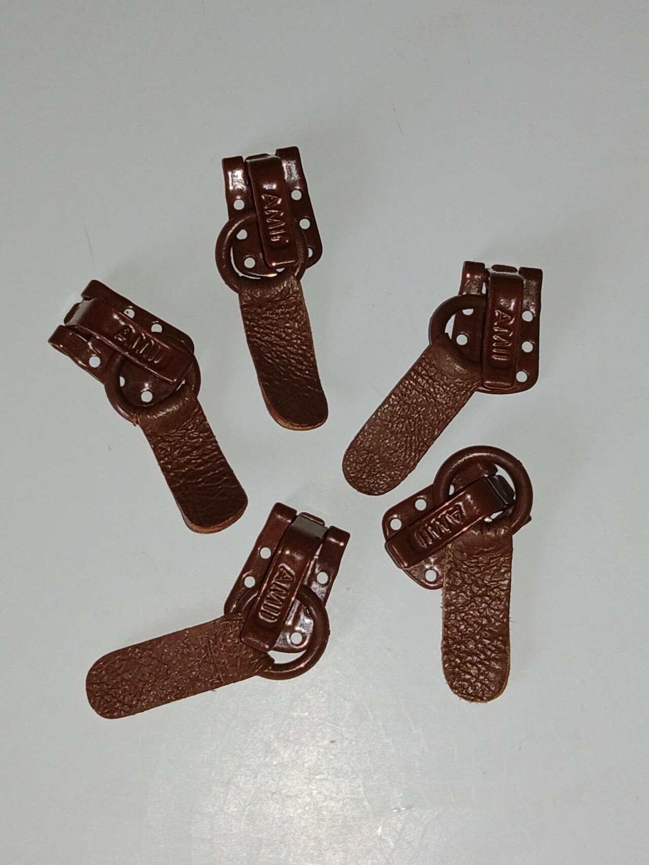 Набор шубных крючков коричневого цвета 5 шт/уп