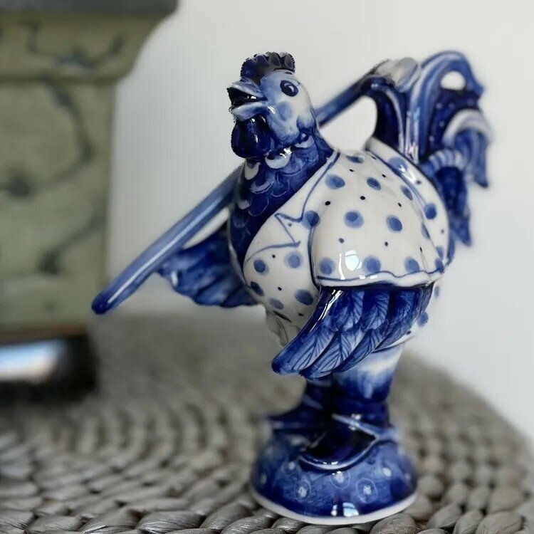 Фарфоровая статуэтка интерьерная "Петух с косой" 12х6,5ж12,5 см авторская гжель фарфор ручная работа
