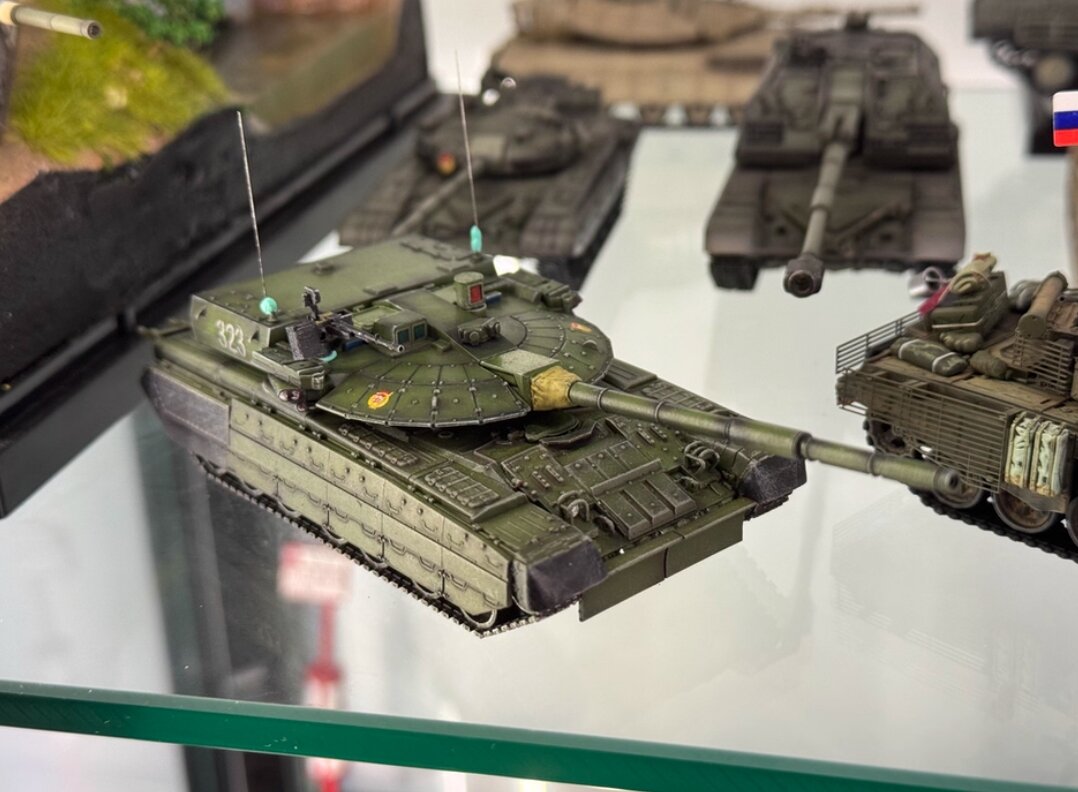 «Танк «Чёрный Орёл» (Объект 640)» - Готовая модель 1:72, магнитная пушка (AM, Россия)