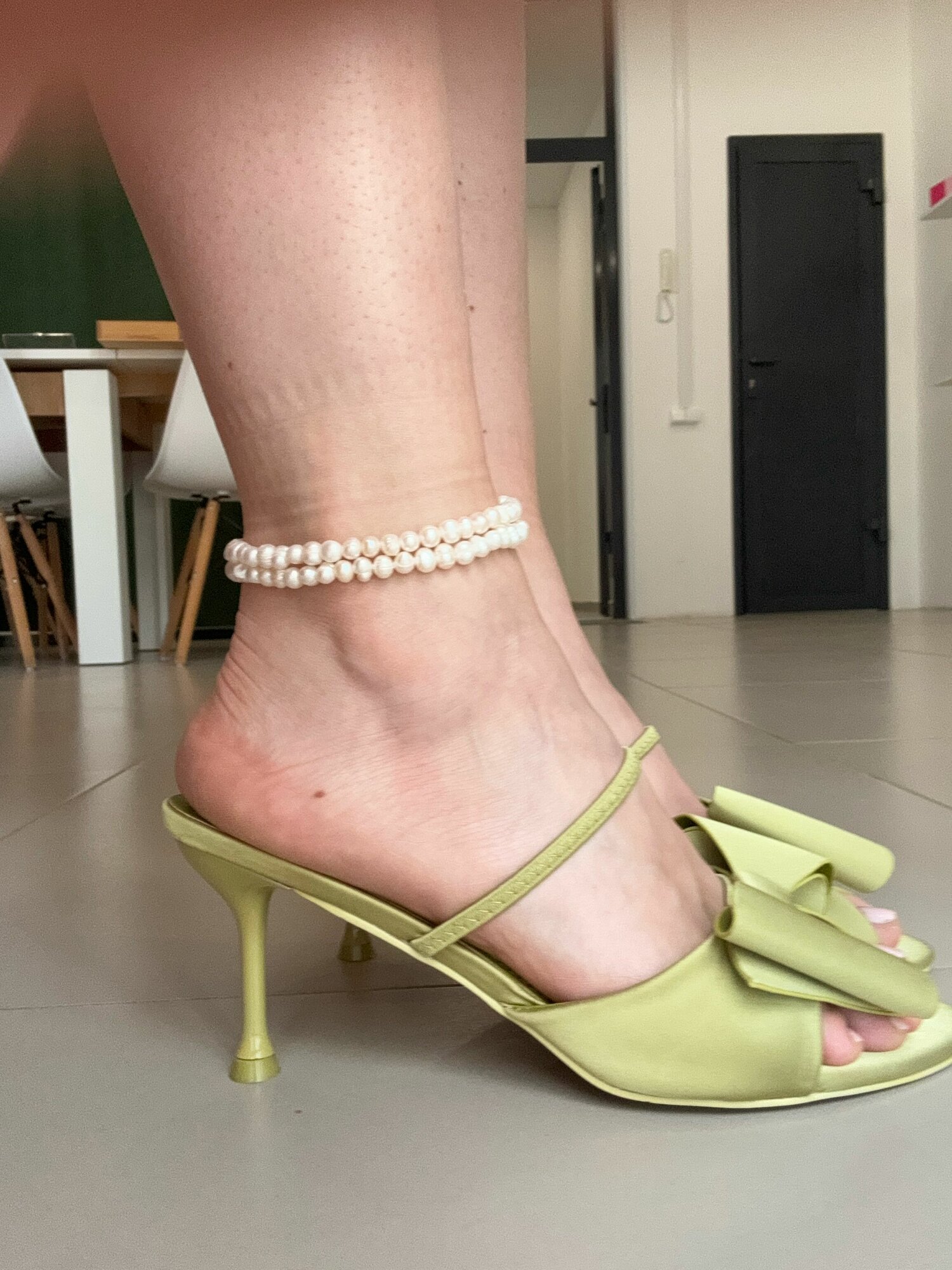 Браслет на ногу