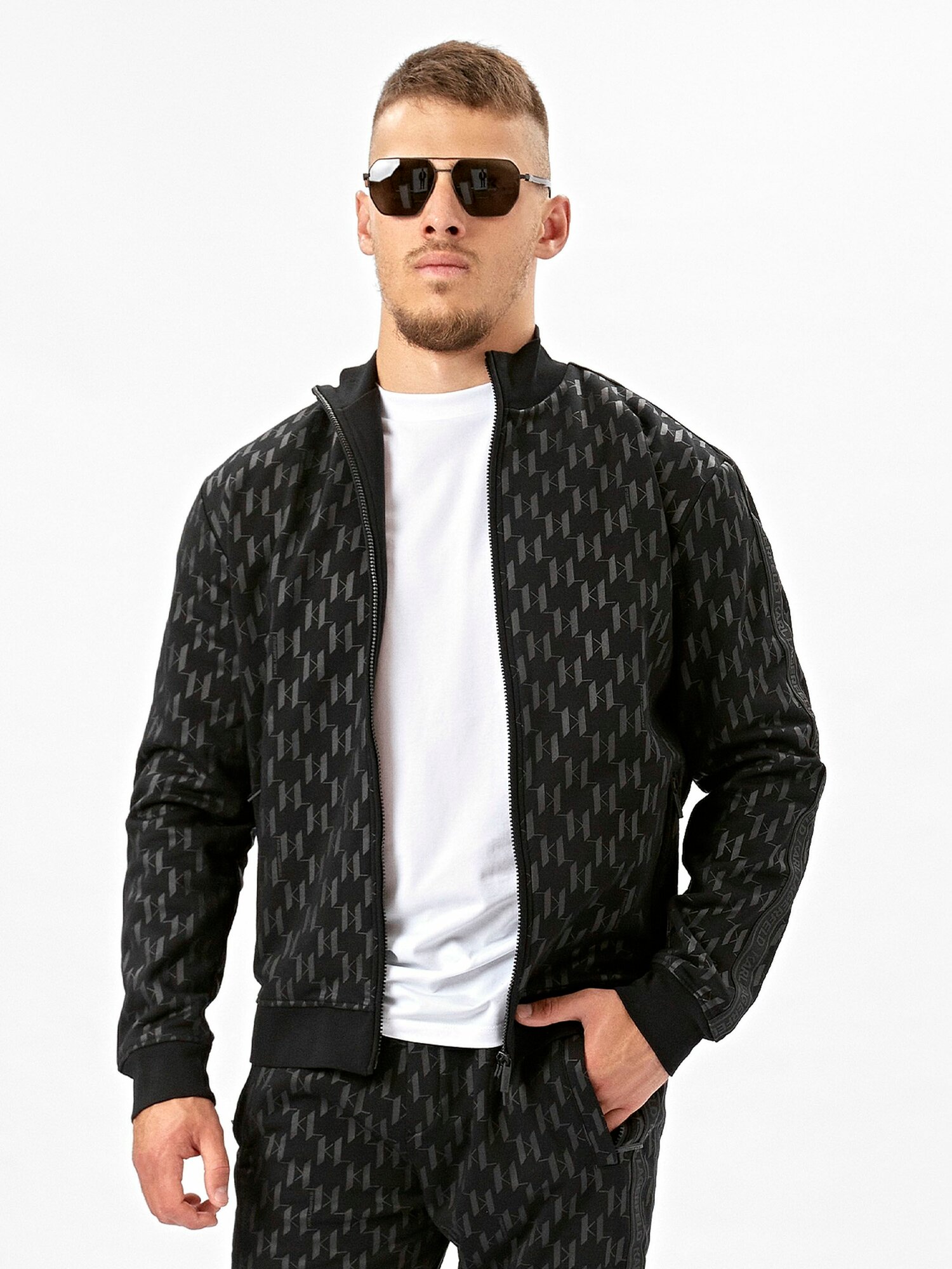 Куртка спортивная