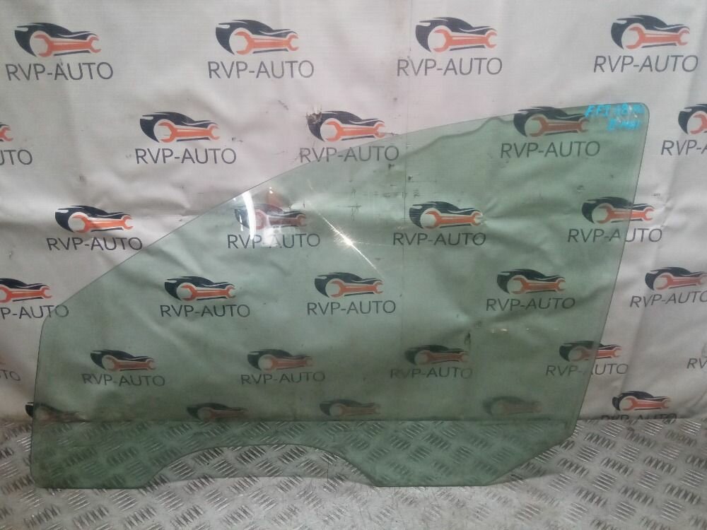 Стекло двери переднее левое Ford Focus 1 1998—2004 Ford