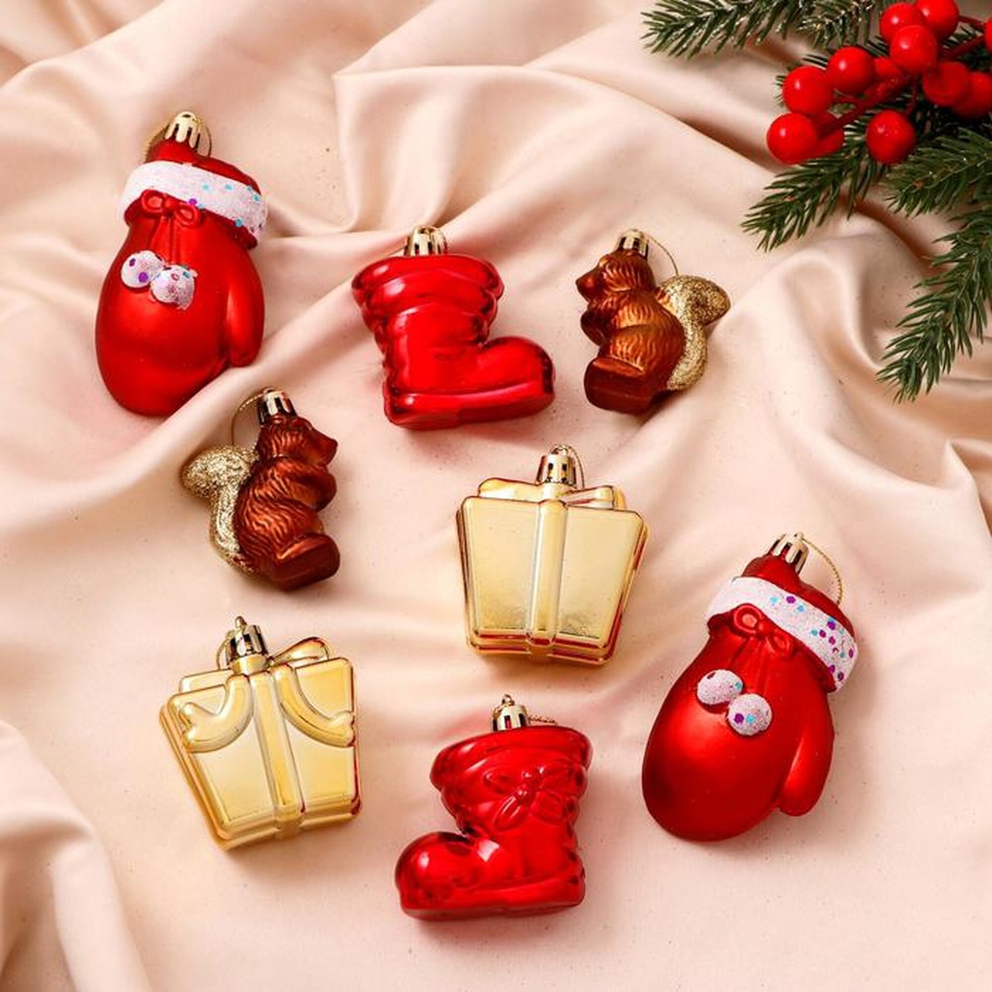 Ёлочные игрушки 8 шт. «Зимнее волшебство. В гостях у белочек» пластик, микс