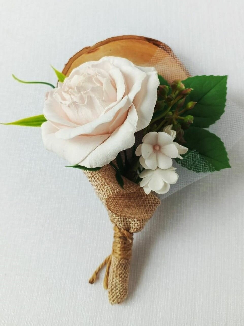 Авторская мужская бутоньерка ручной работы с цветком из фоамирана