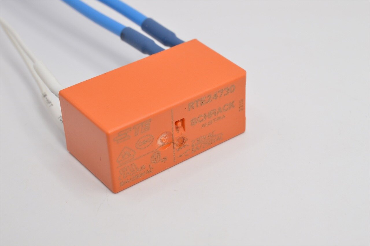 Промежуточное реле с сухим контактом SCHRACK RTE24730-WIRE для умного дома, обмотка 230VAC, контакт NO 8А 250VAC, 1 шт