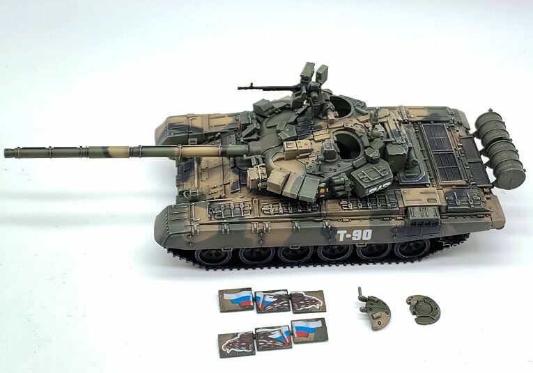 Коллекционная модель танка Т-90 Кубинка, праздничная подсветка под УФ-светом, в честь Дня танкиста