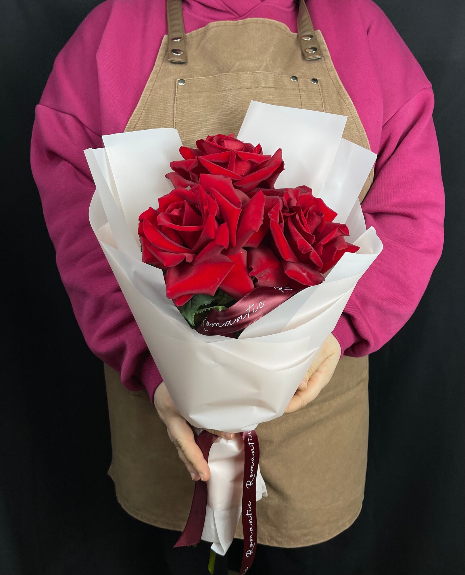 Моно букет из трех «Французских роз» ( красные розы, французские розы)