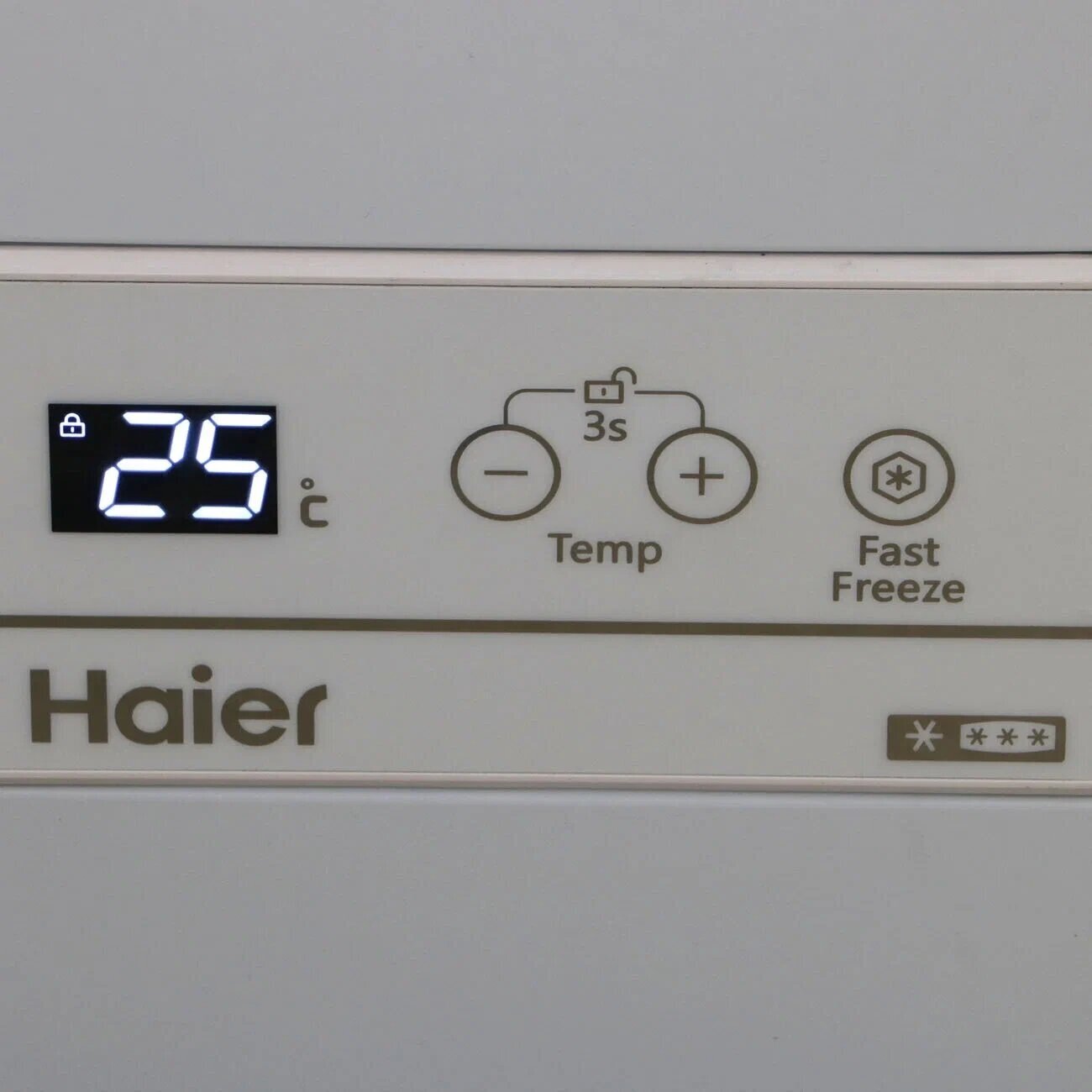 Морозильный ларь Haier HCE301R, однокамерный, с ручной системой размораживания — фото 1