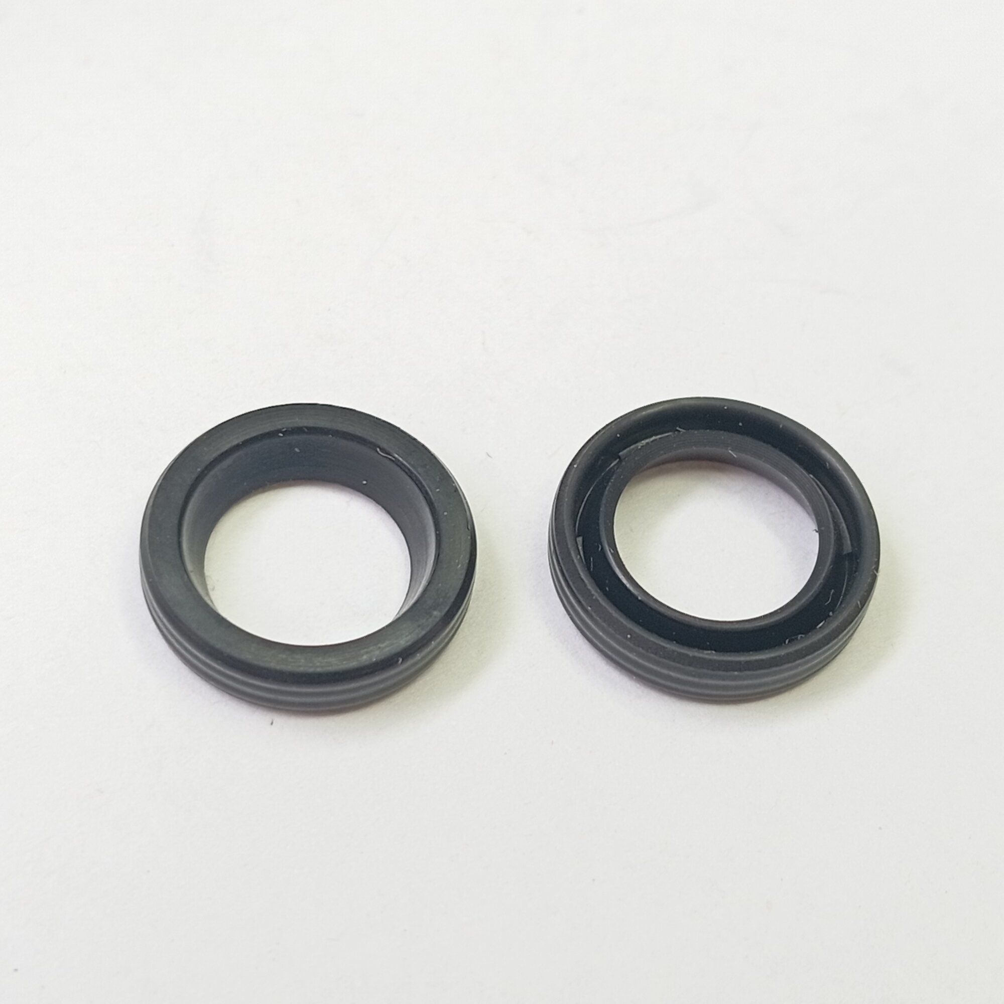 Сальник маслобензостойкий (манжета армированная) 9x13x3 VG NBR-70-K/C SOG