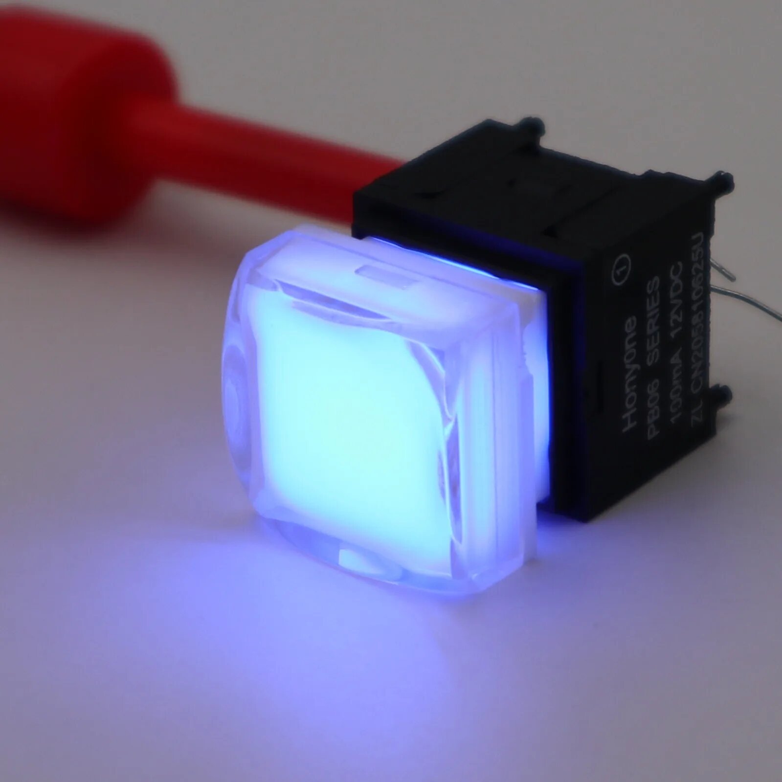 Самовозвращающийся переключатель с подсветкой Blue LED