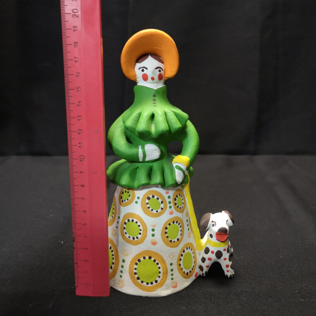 Статуэтка "Дама с собачкой". Глина