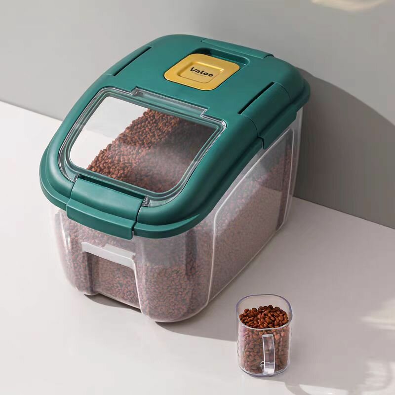 Контейнер для корма для домашних животных. Темно-зеленый контейнер. Около 50 литров. Очень большая вместимость kонтейнер. большая емкость для хранения, доступная в магазине "магазин твоего друга"