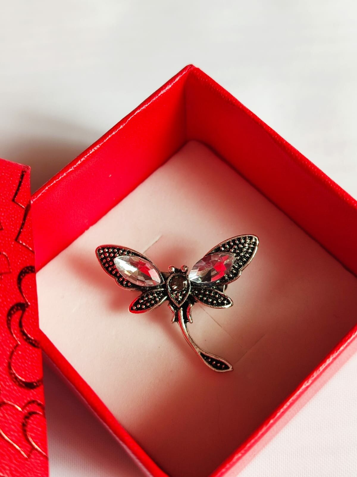 Брошь, стразы