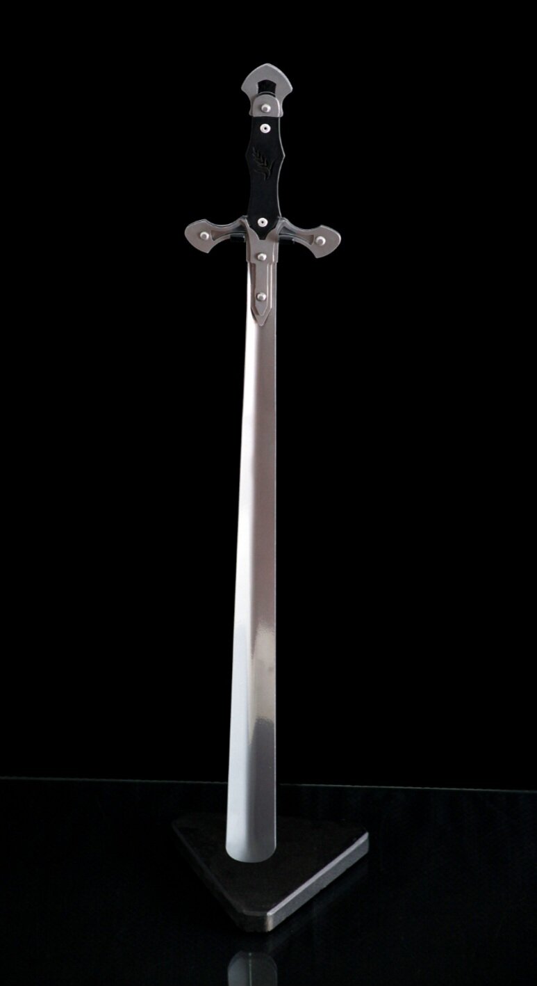 Подарочная именная обувная ложка в виде меча с подставкой на пол.