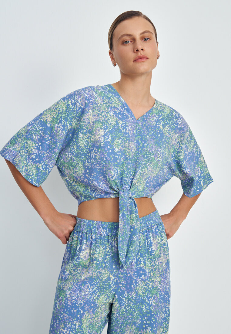 Блуза на завязках летняя