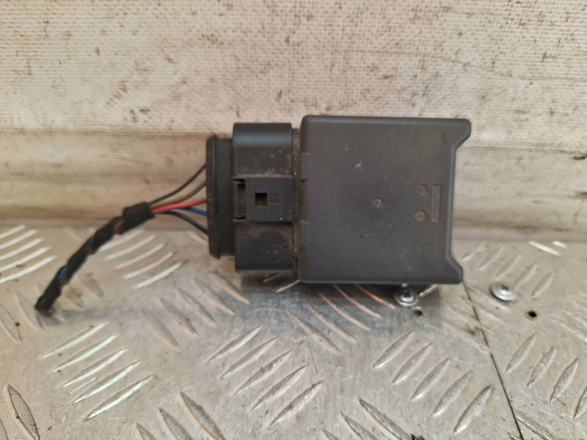 Блок управления топливным насосом Volkswagen Golf Sportsvan 2017 5Q0906093A