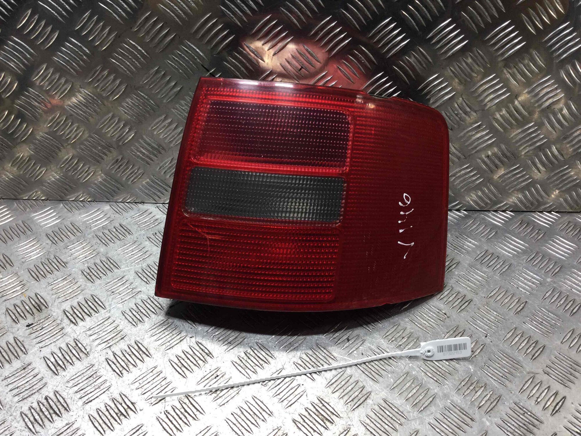 Б/У Фонарь задний правый Audi A6 C5/4B (1997-2004) 2000 г.